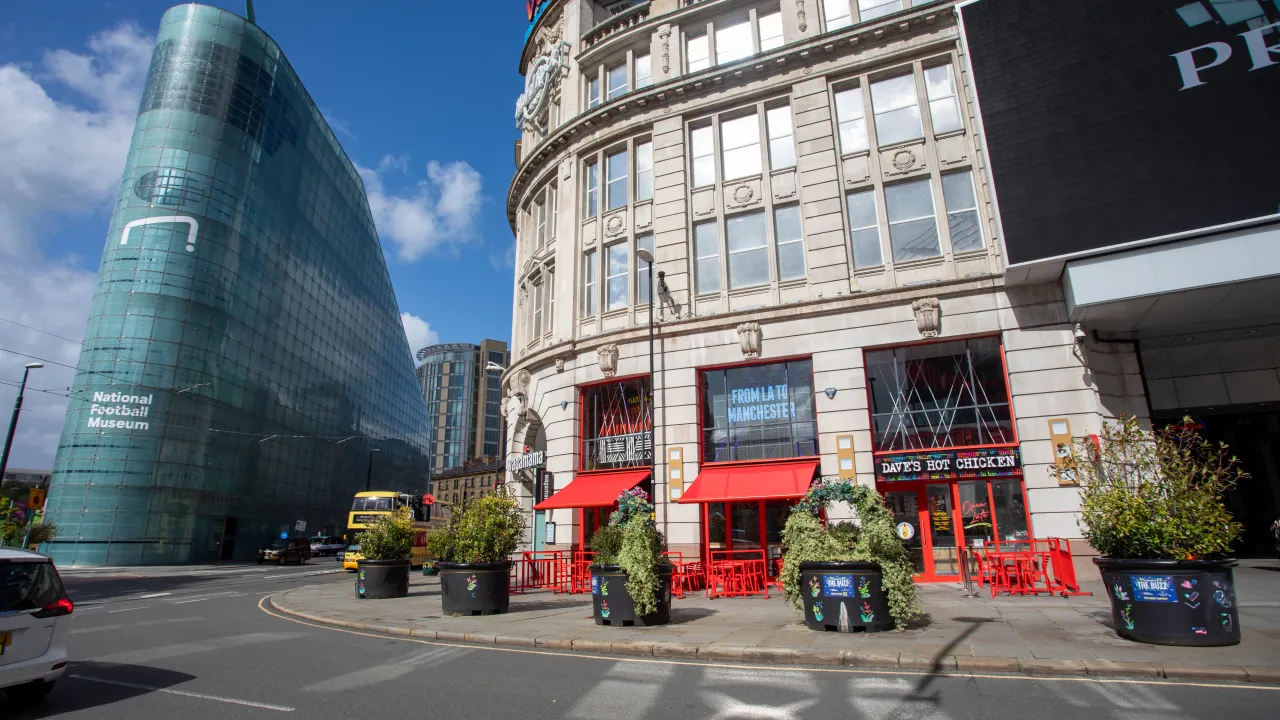 daves-hot-chicken-withy-grove-manchester-eng-exterior-day.webp